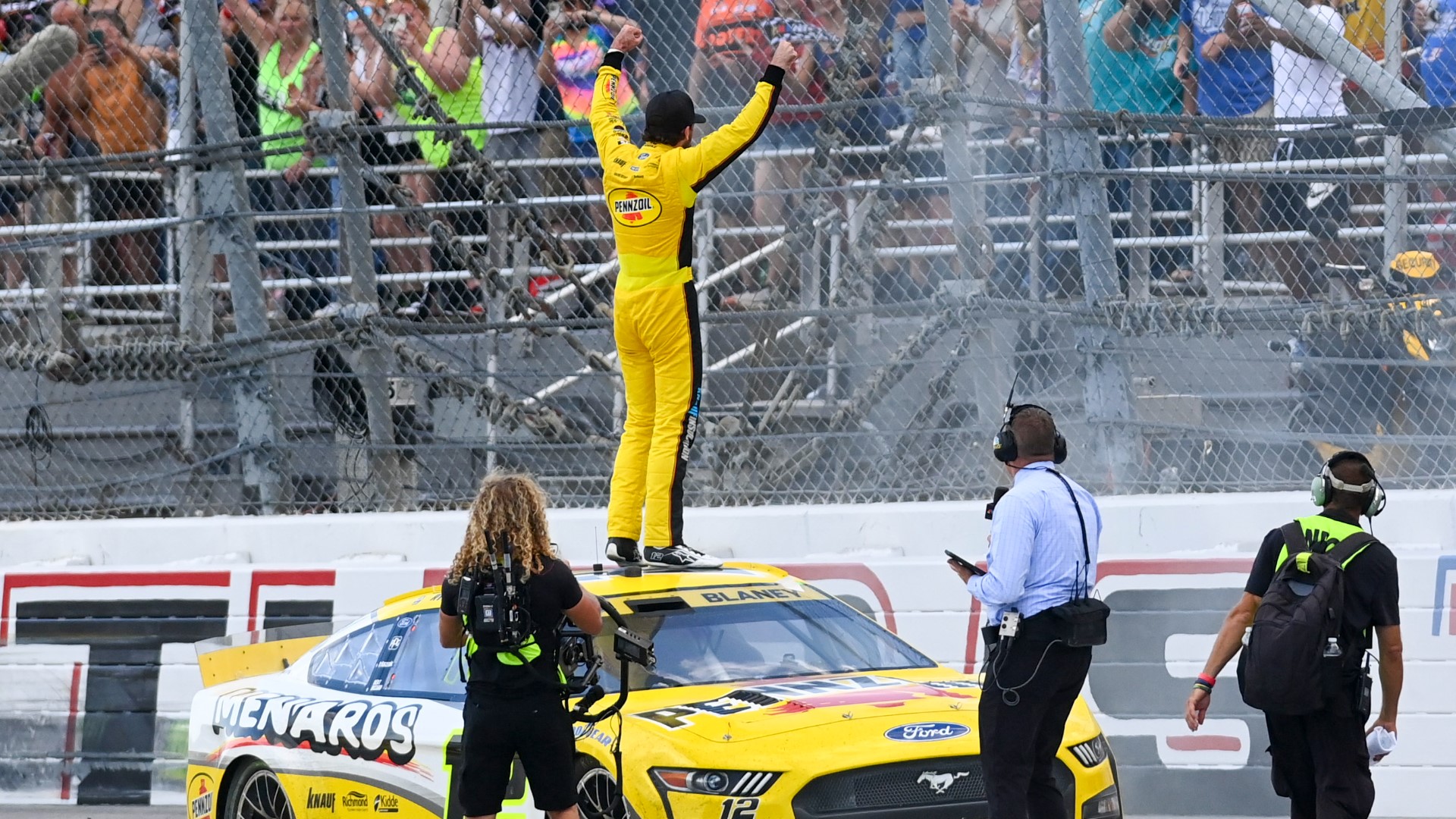 Ryan Blaney wins Talladega in photo finish over Kevin Harvick | wthr.com