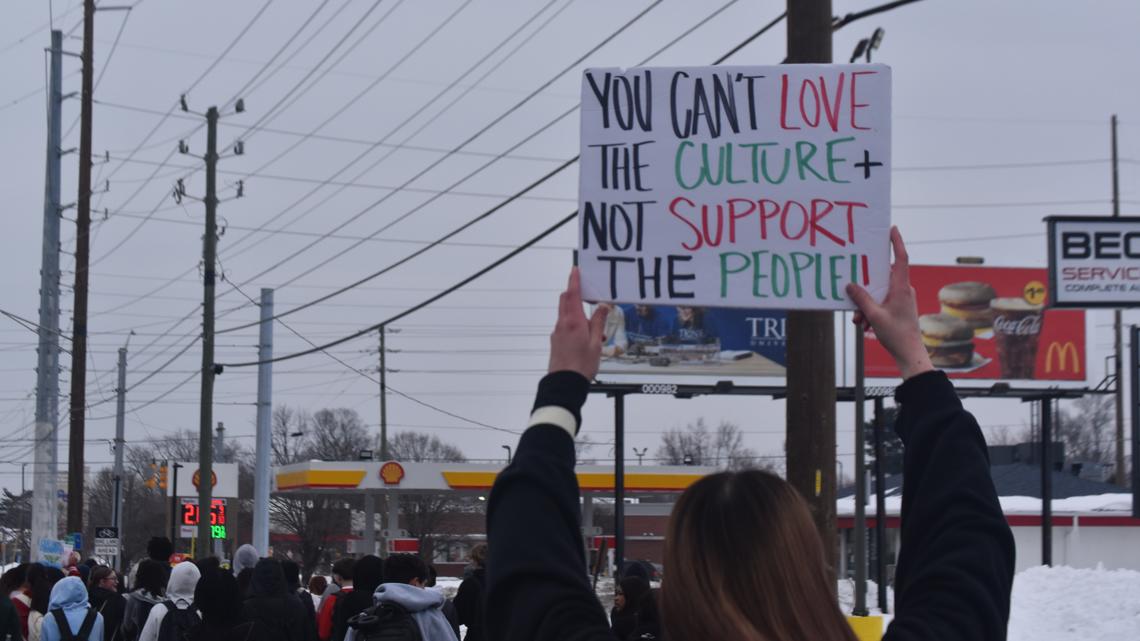 What are students' First Amendment rights to walk out of class in ...