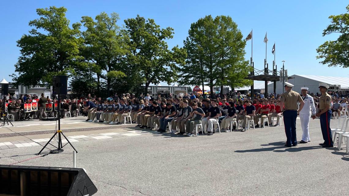 Hoosiers enlist in military at Indianapolis Motor Speedway | wthr.com