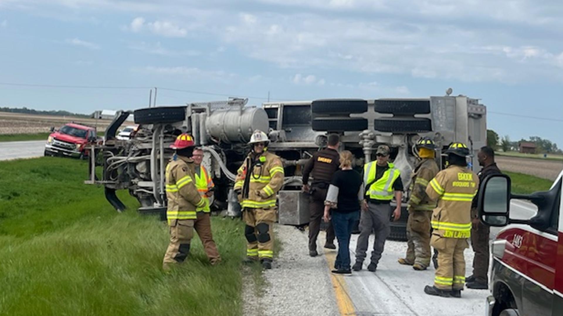 Dump truck overturns on US 41 in Newton County | wthr.com