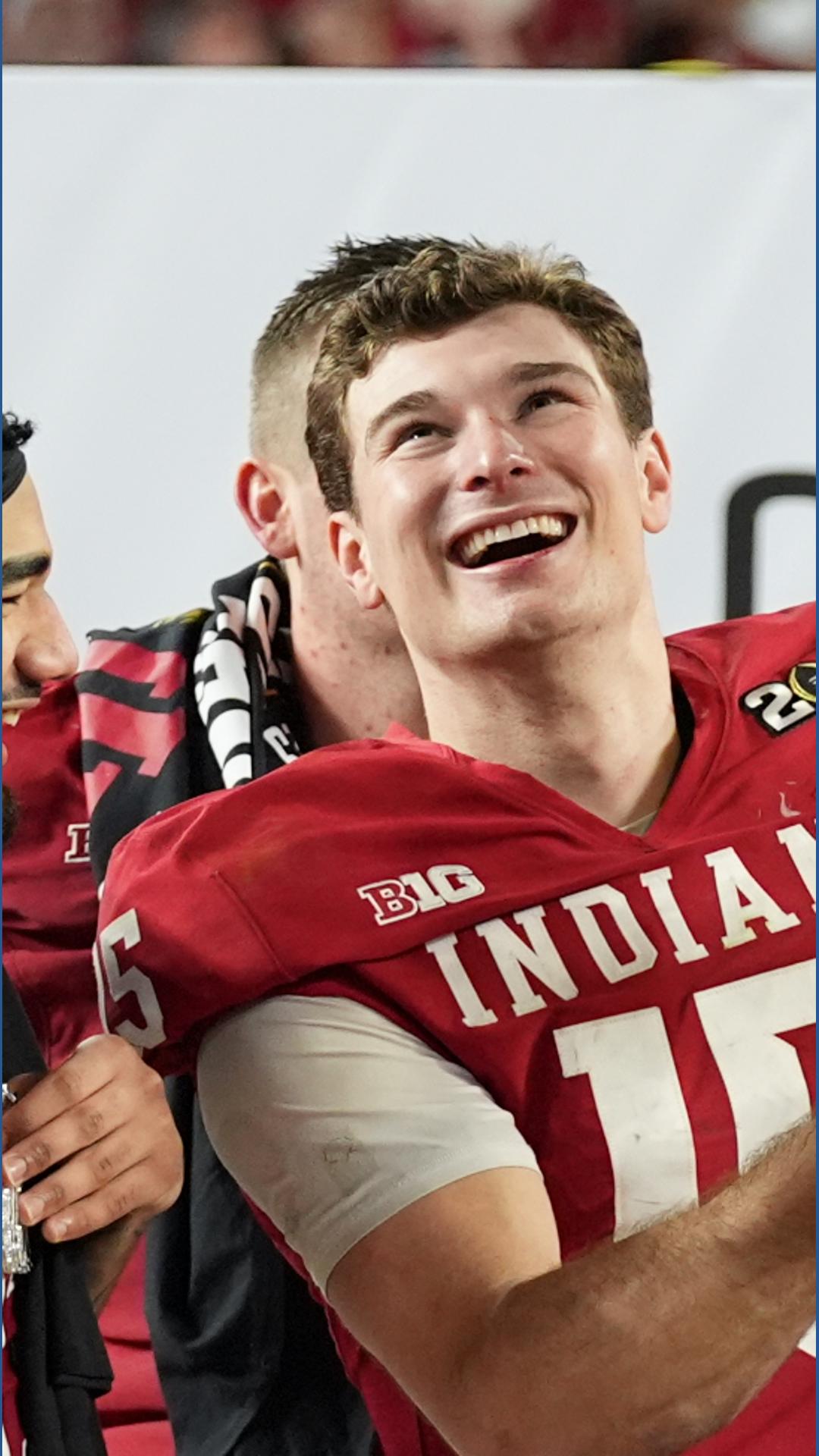 Indiana quarterback Fernando Mendoza wins 2025 Manning Award | wthr.com