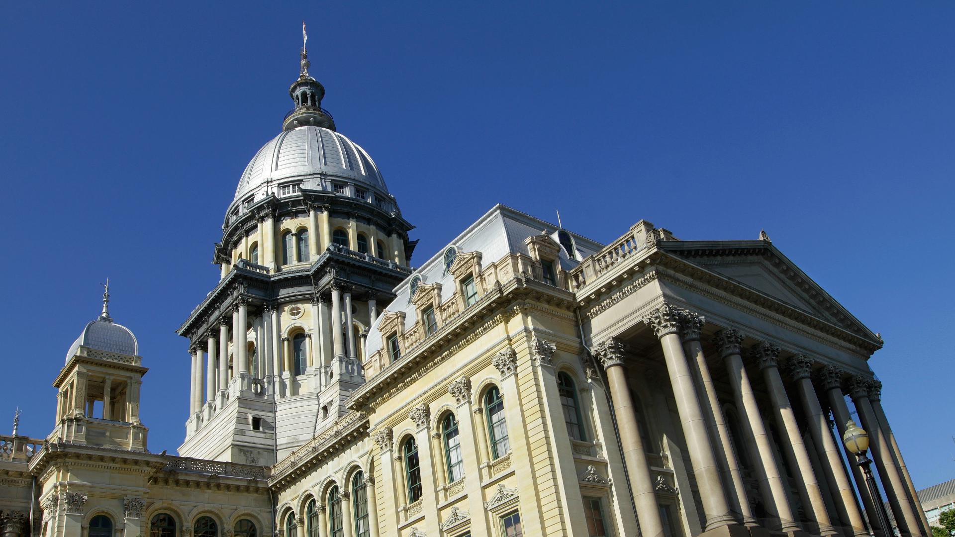 Judge declines to stay Illinois assault weapons ban | wqad.com