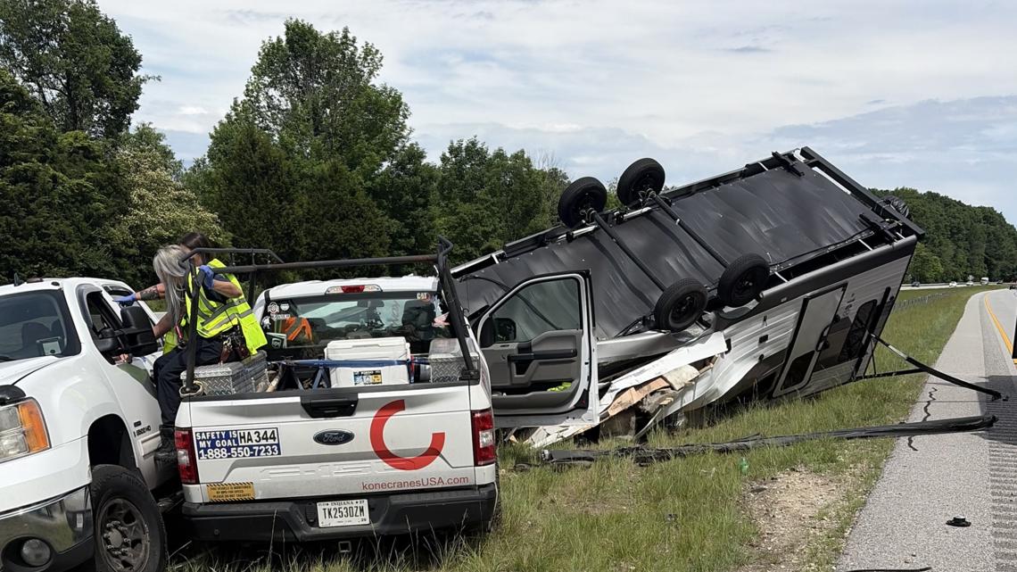 At least 3 people injured after multiple crashes on I-74 in ...