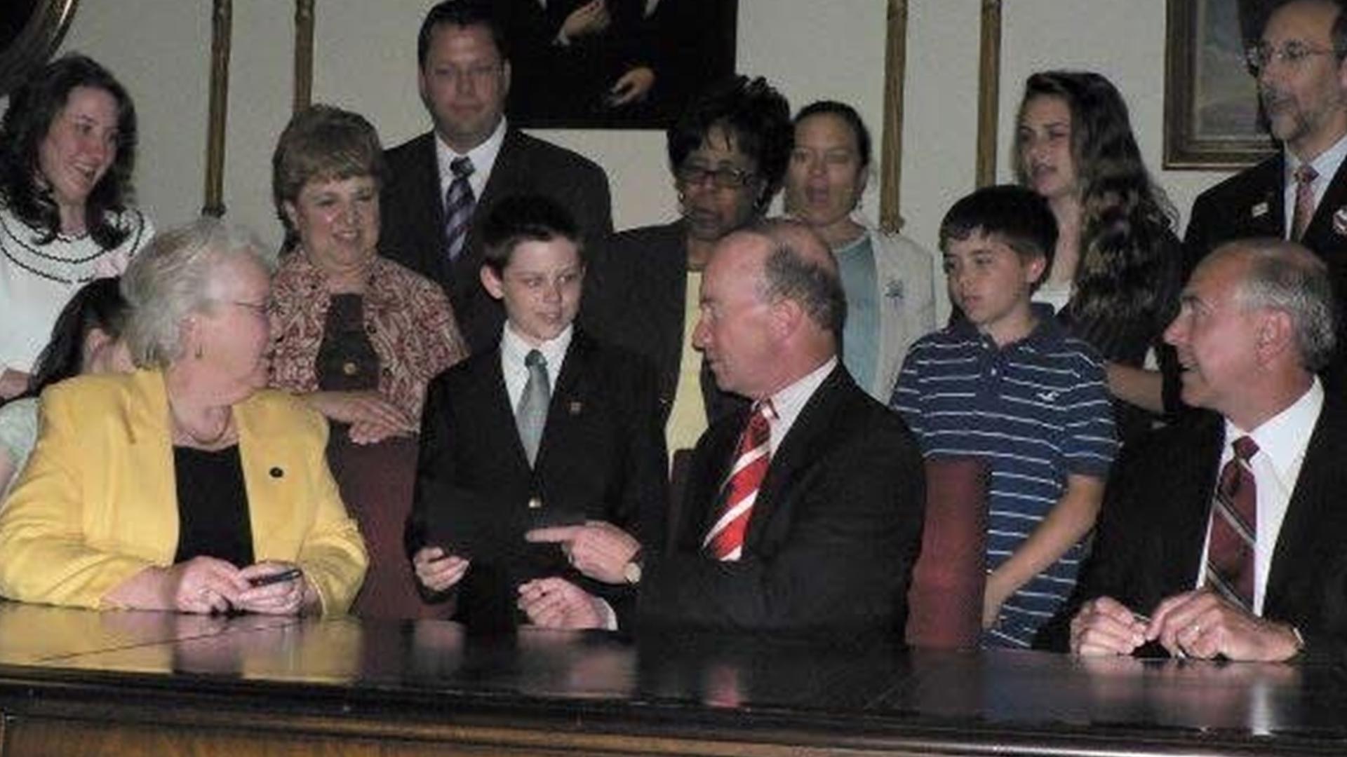 Indiana lawmakers amend bill, save school protections for kids with ...