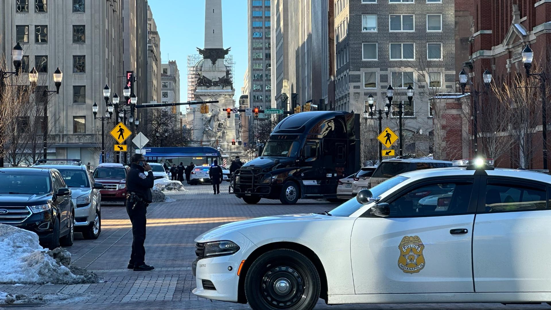 Market Street shut down due to 'suspicious vehicle' | wthr.com