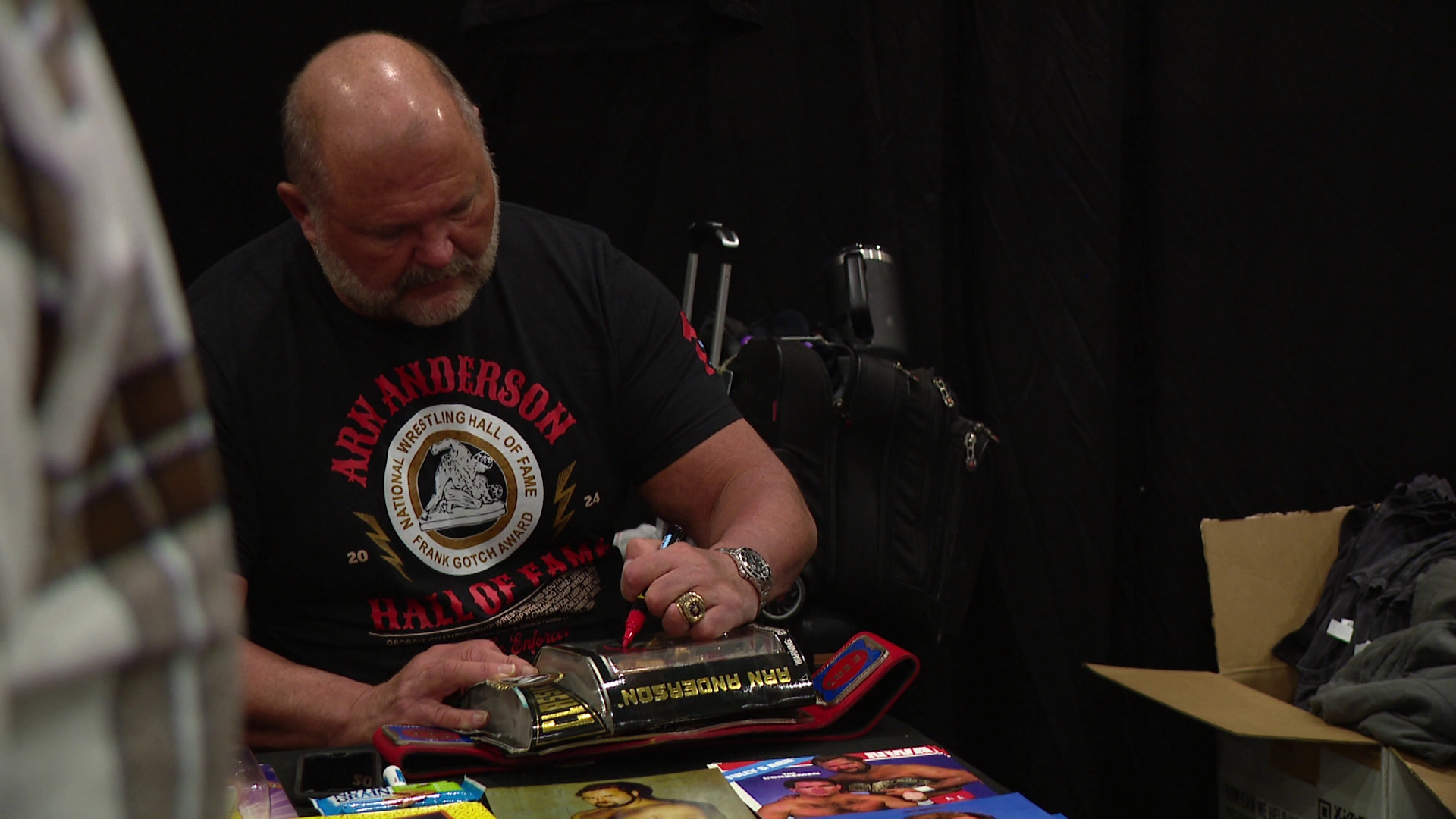 Fans meet pro wrestling legends at Indianapolis WrestleCon | wthr.com
