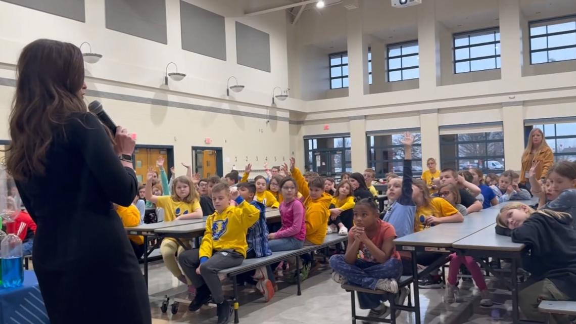 J.B. Stephens Elementary gets visit from 13 Weather Academy | wthr.com
