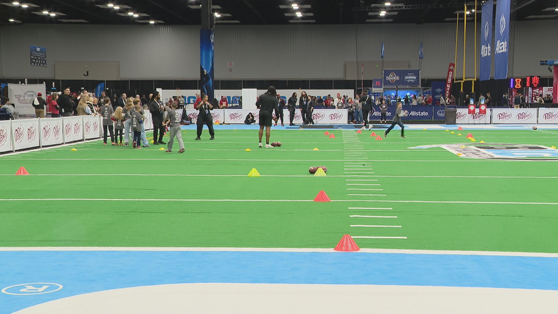 Football fans kick off Big Ten weekend early at Fan Fest | wthr.com
