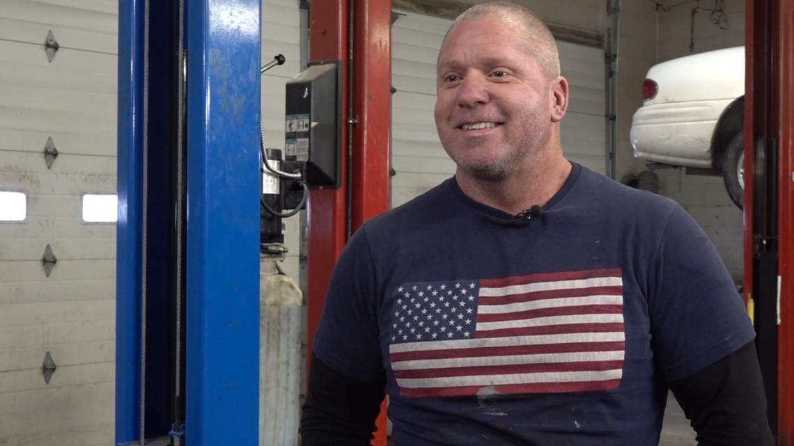 Indy mechanic takes extra step to help stranded mom, kids | wthr.com