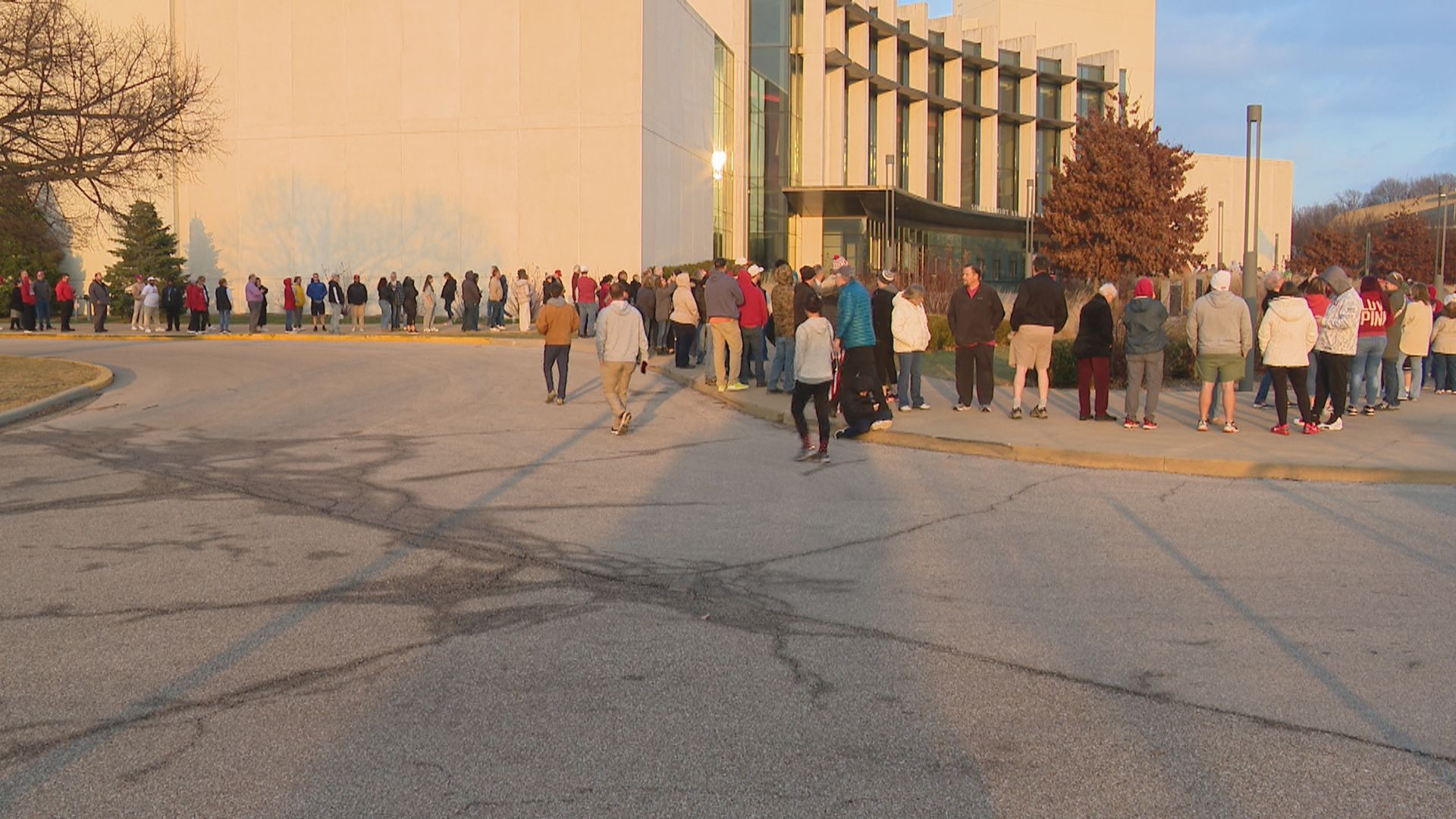 Thousands of IU fans line up for commemorative Peach Bowl towel, poster ...