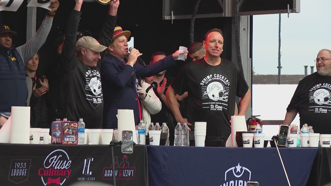 Joey Chestnut beaten by Geoff Esper in St. Elmo shrimp cocktail eating ...