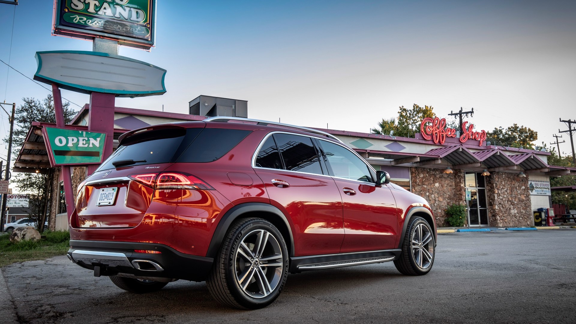 2022 Mercedes-Benz GLE450 plants fat American tires on crossovers | wthr.com