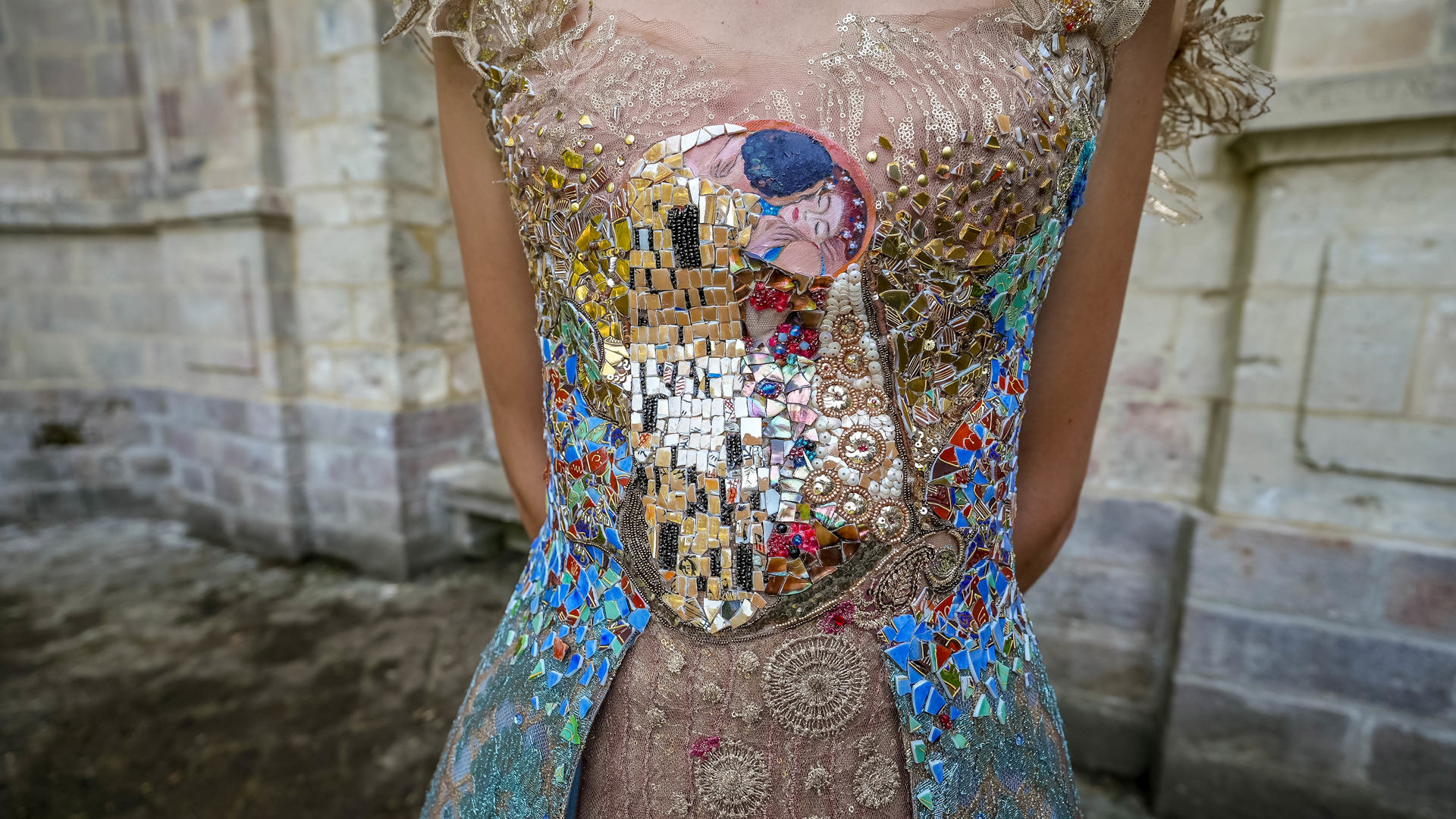 French fashion designer creates one-of-a-kind gowns | wthr.com