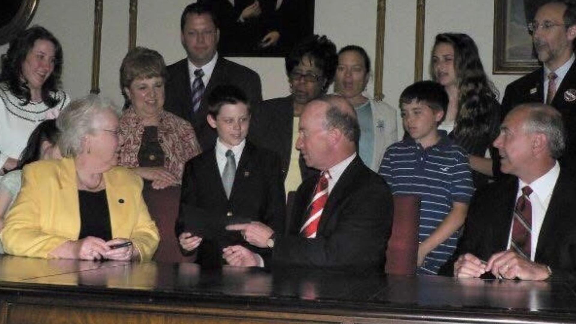 Indiana lawmakers amend bill, save school protections for kids with ...