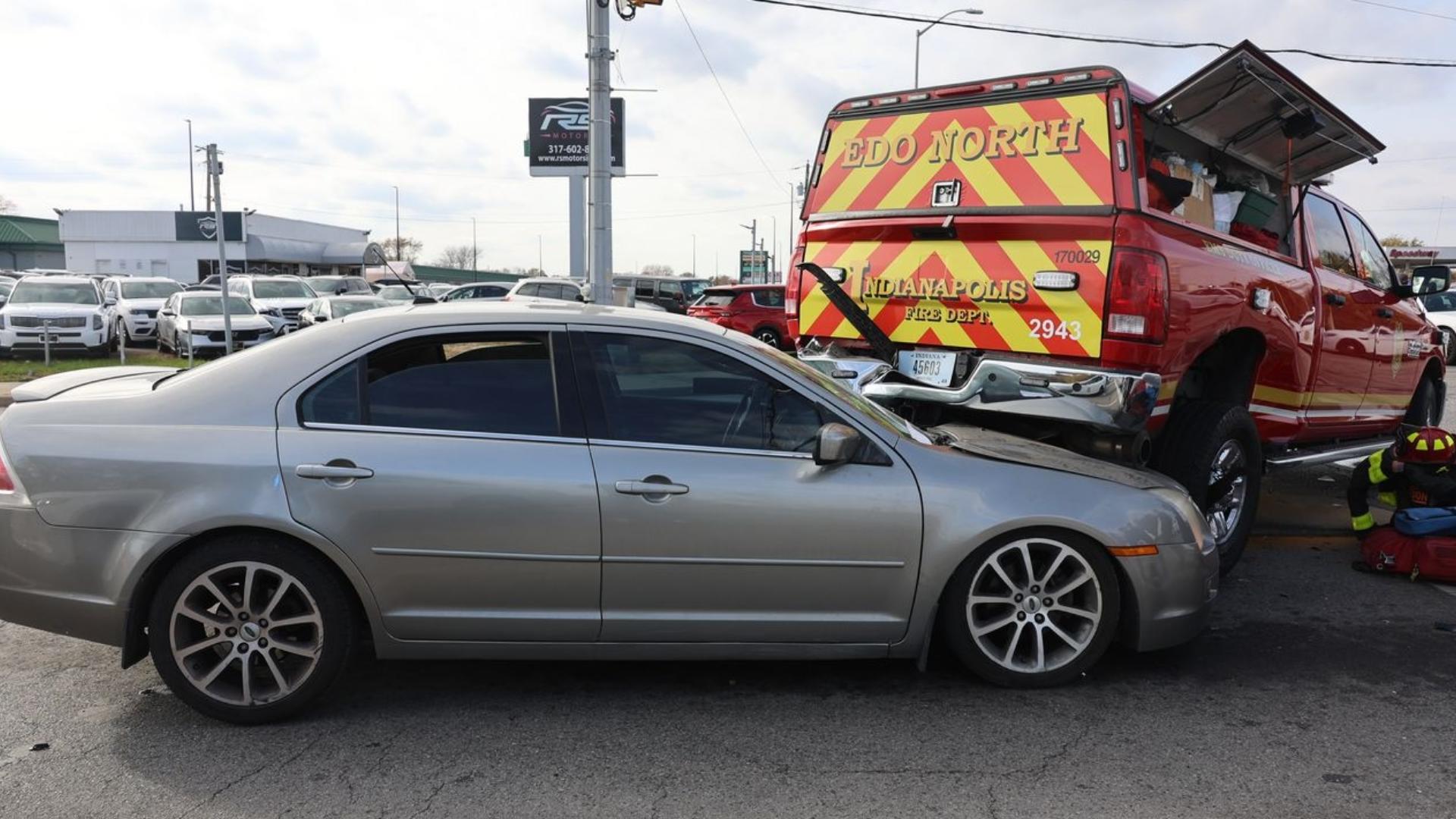 Driver crashes into IFD vehicle on Indy's northwest side | wthr.com