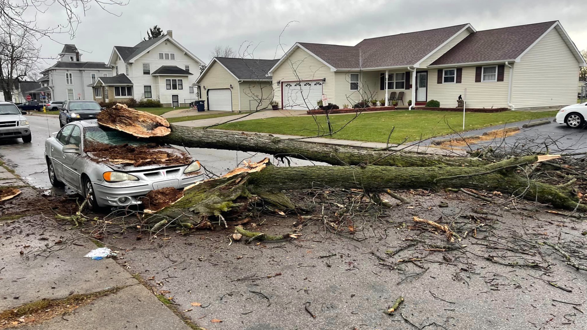 Strong winds cause damage, power outages in central Indiana | wthr.com