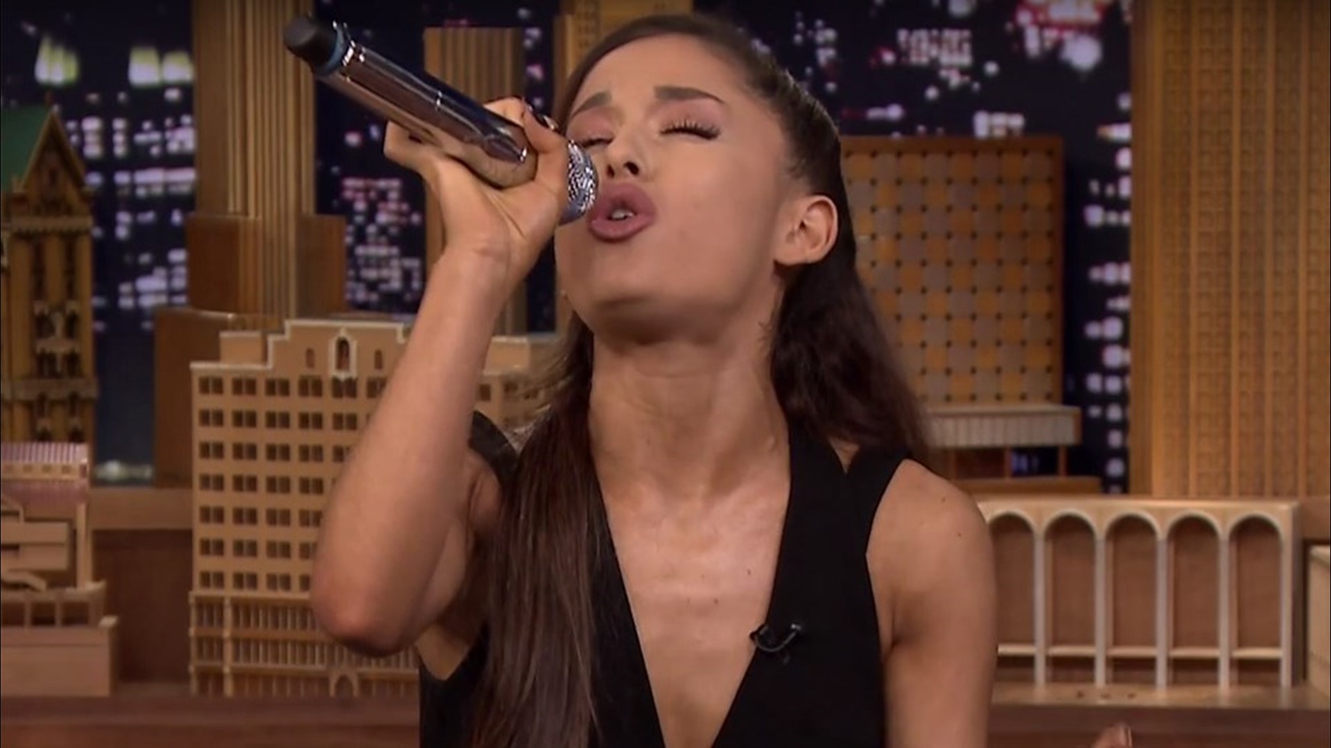 Ariana Grande hits perfect notes on Tonight Show's "Musical Impressions ...