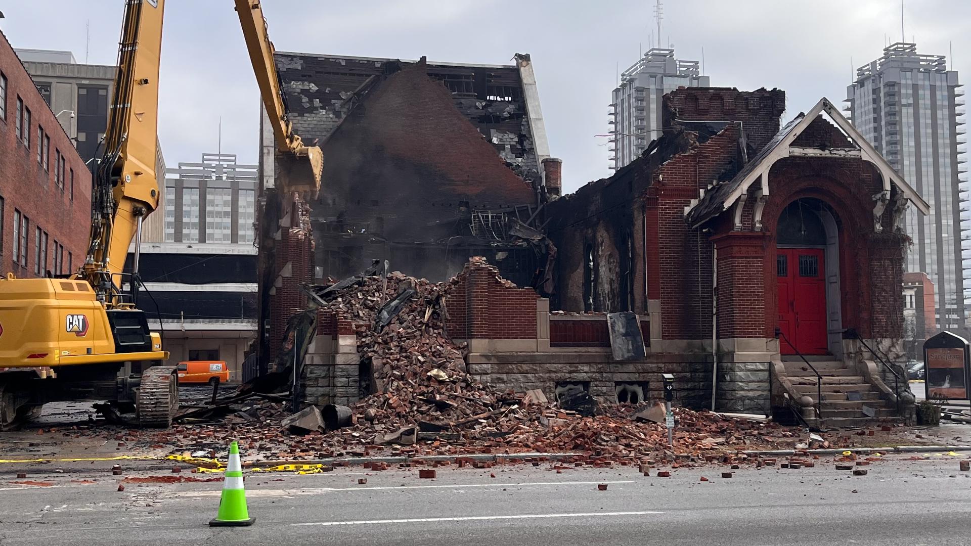 Massive blaze in Indianapolis destroys historic church | wqad.com