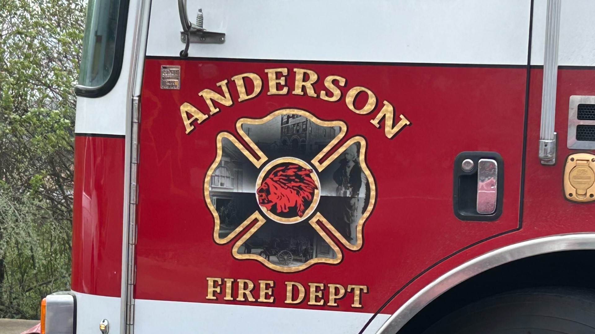 Multiple crews responding to apartment fire in Anderson | wthr.com