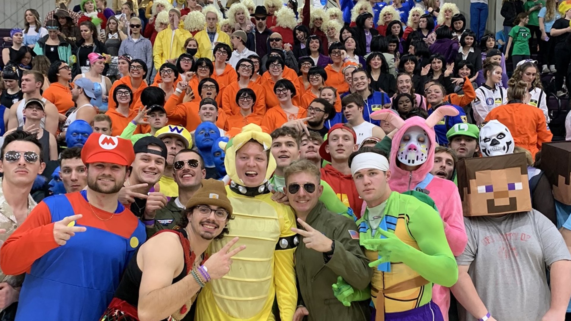 Taylor U. students go crazy during 'Silent Night Game' | wthr.com