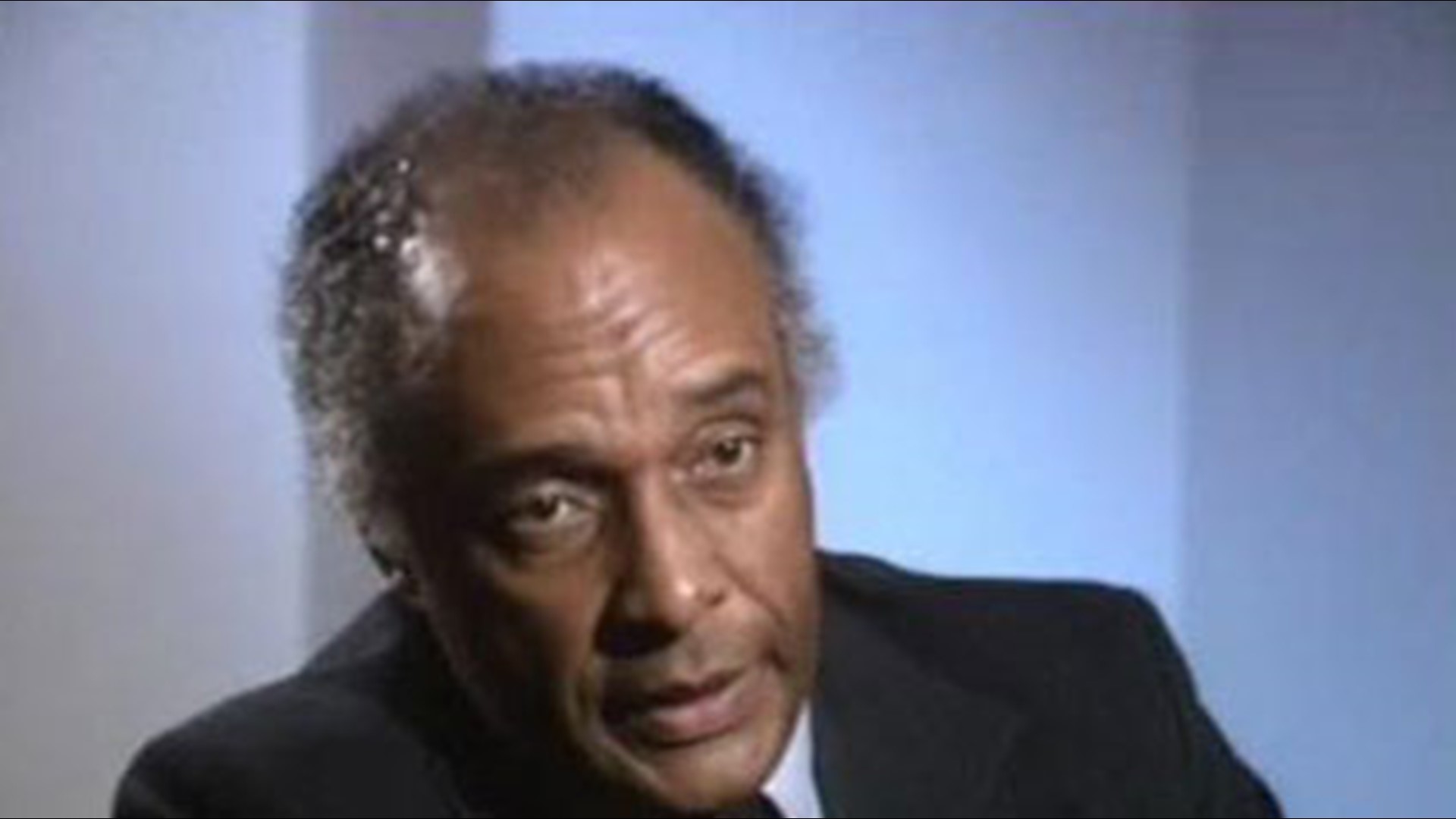 Groundbreaking black New York journalist Gil Noble dies | wthr.com