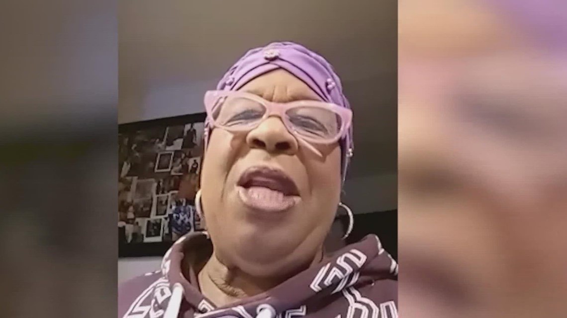 Grandma fights off purse snatcher, chases thief off with cane | wthr.com