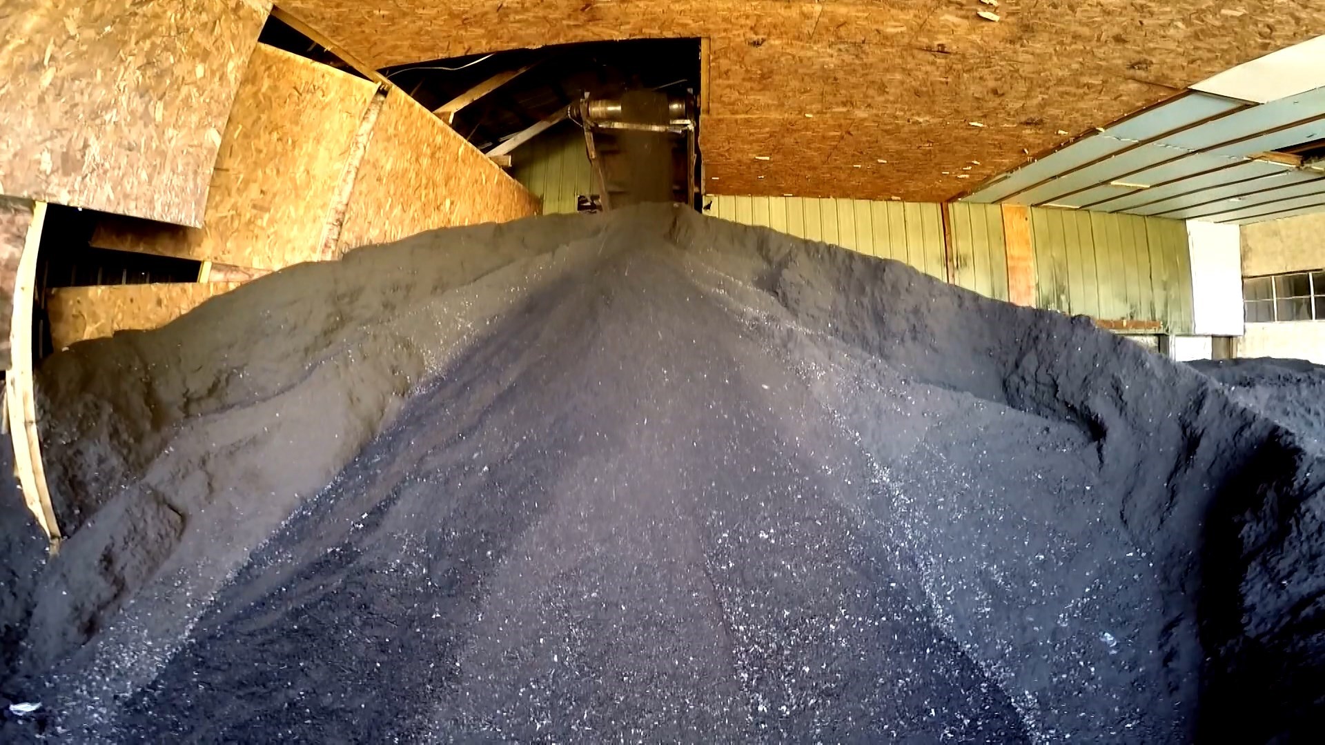 Millions of pounds of recyclable material dumped at landfill | wthr.com