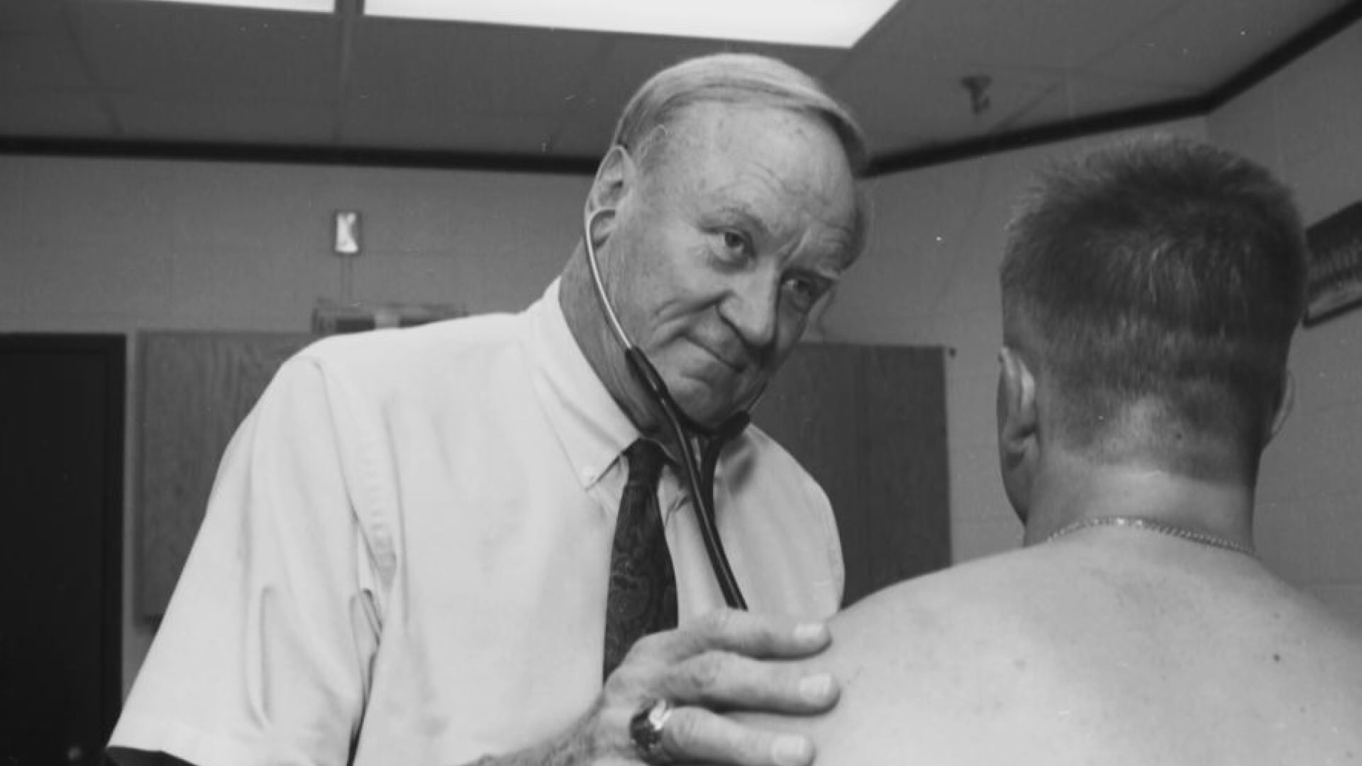Former IU athletics physician Dr. Brad Bomba Sr. dies at 89 | wthr.com