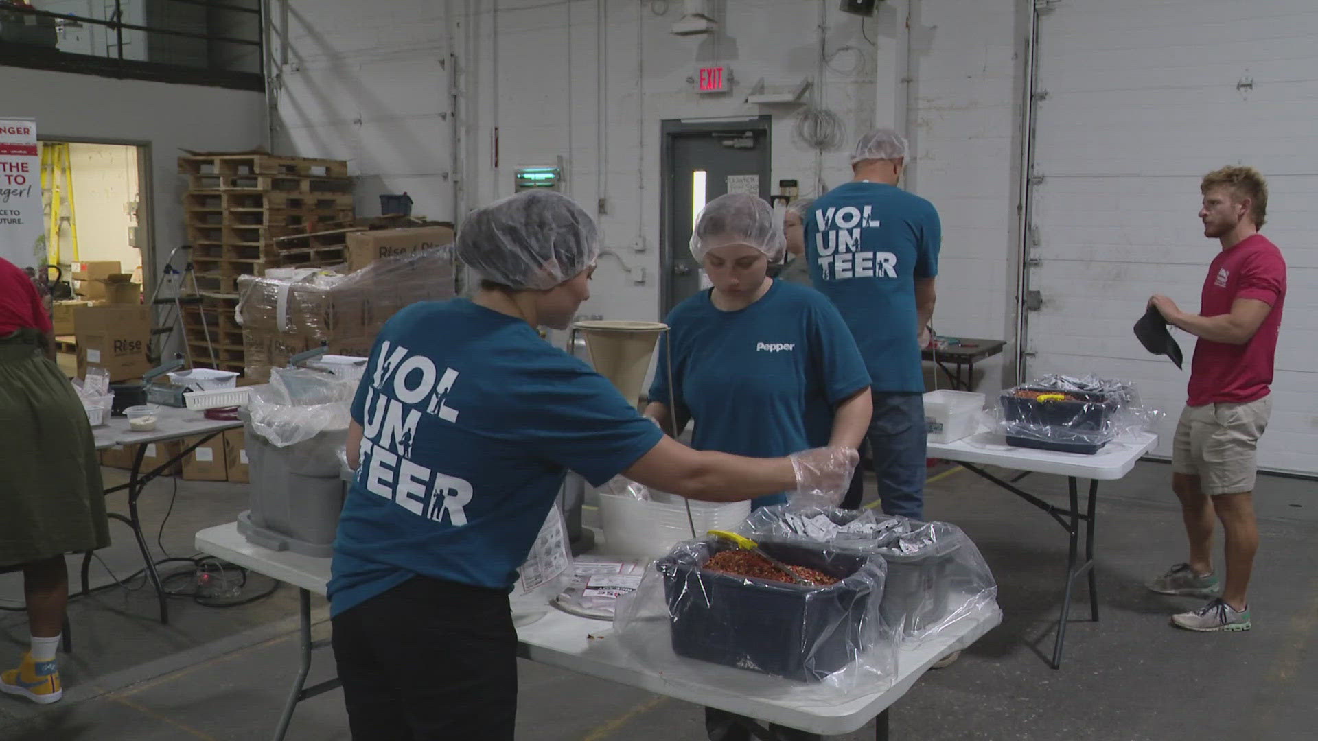Volunteers package 2,500 meals for United Way | wthr.com