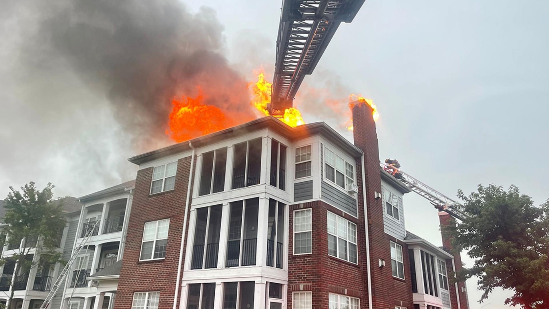 Northeast Indianapolis apartment building catches fire | wthr.com
