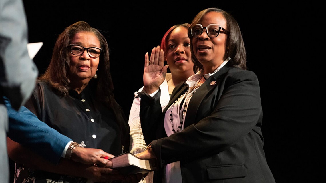 Sharon Tucker sworn in as Fort Wayne mayor | wthr.com