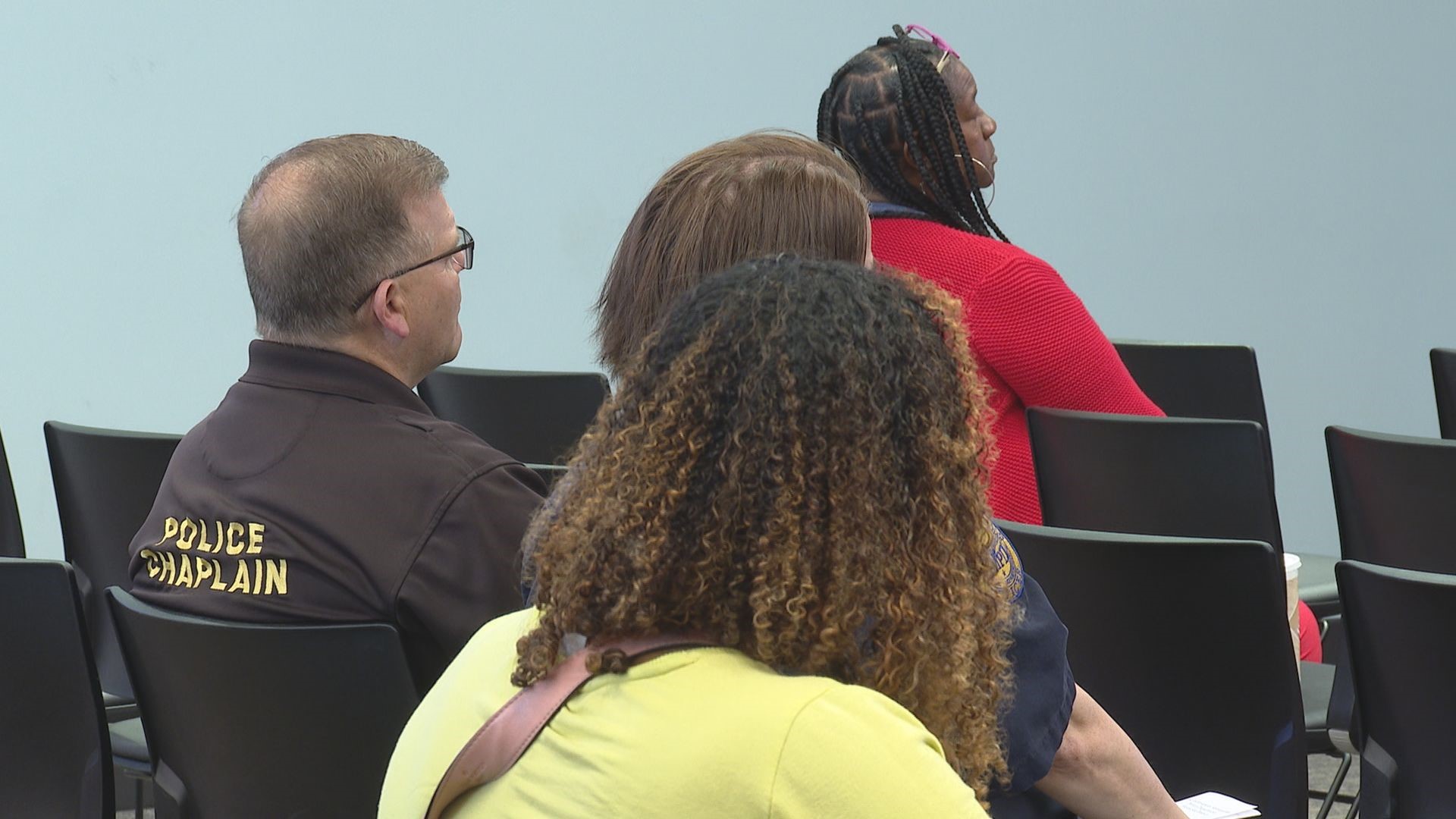 Police discuss criminal justice system with victims' families | wthr.com