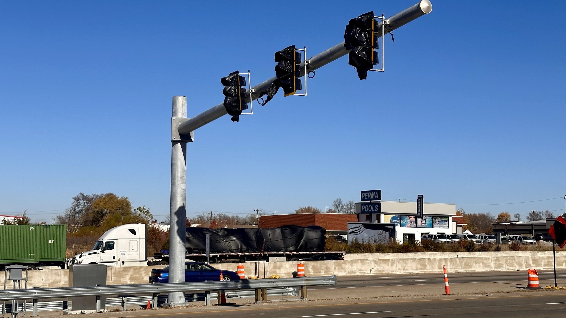 Traffic lights coming to I-465 ramps on southeast side | wthr.com