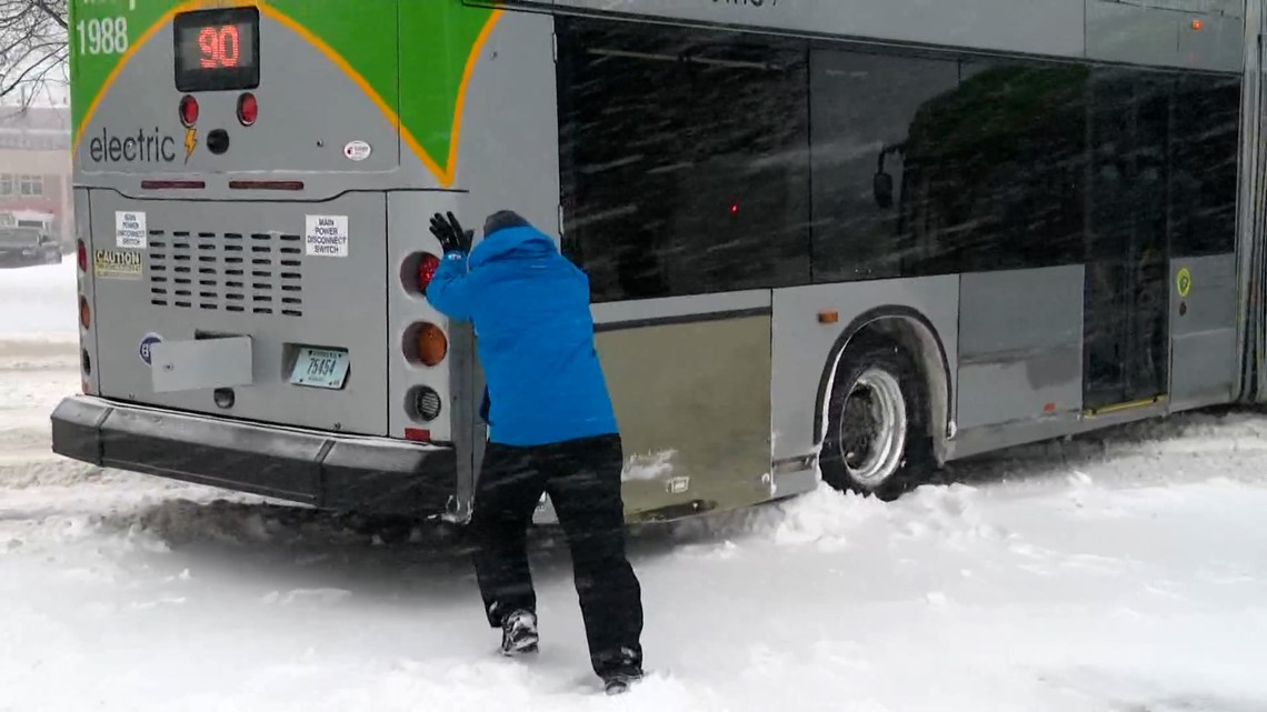 Sean Ash ditches live hit to help push stuck IndyGo bus | wthr.com