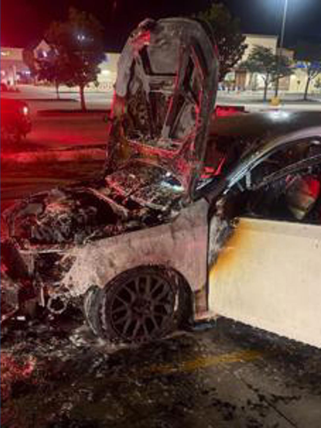 Westfield crews battle early-morning car fire | wthr.com
