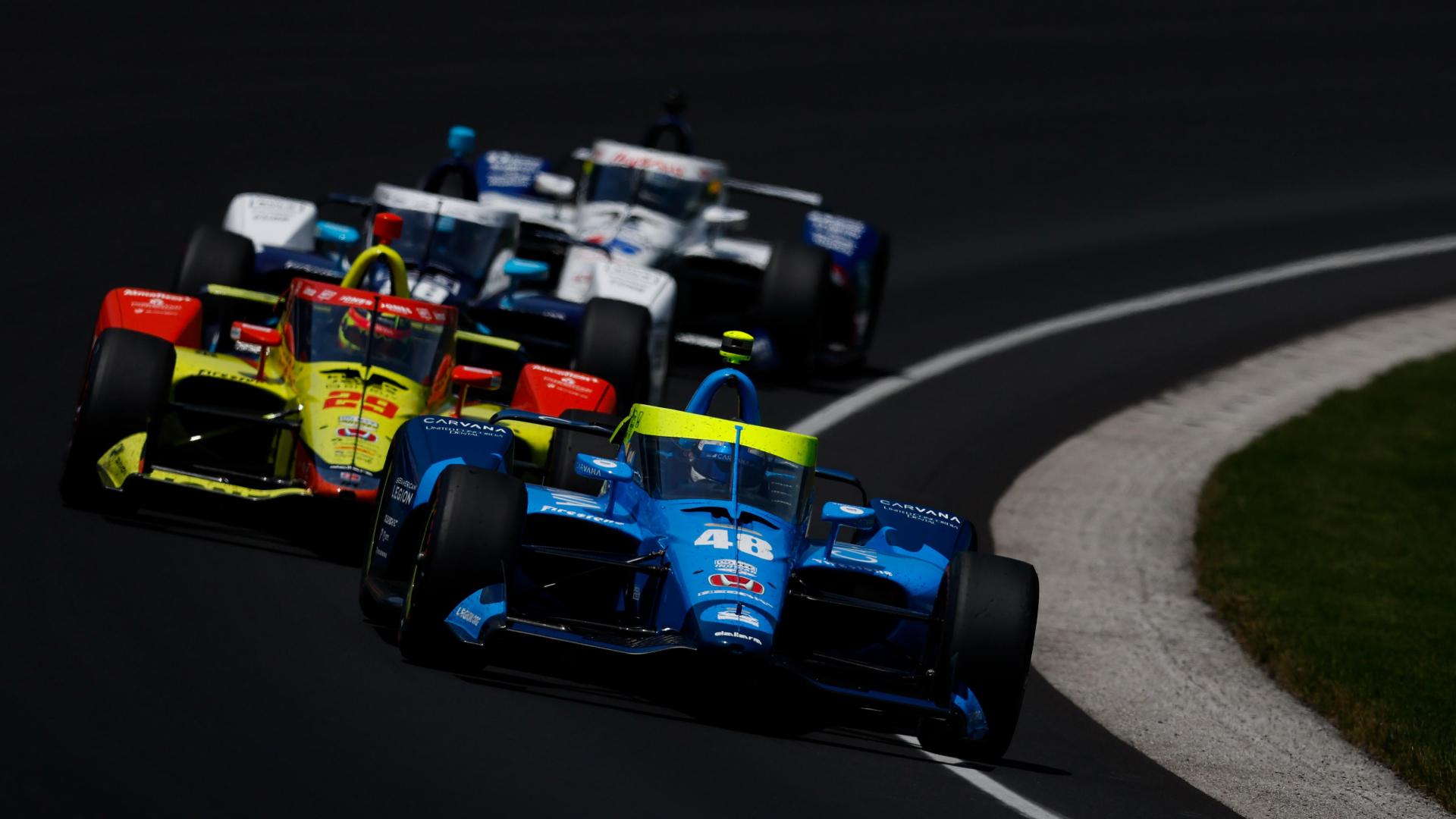 What's the difference between racing Indianapolis 500 and Daytona 500 ...