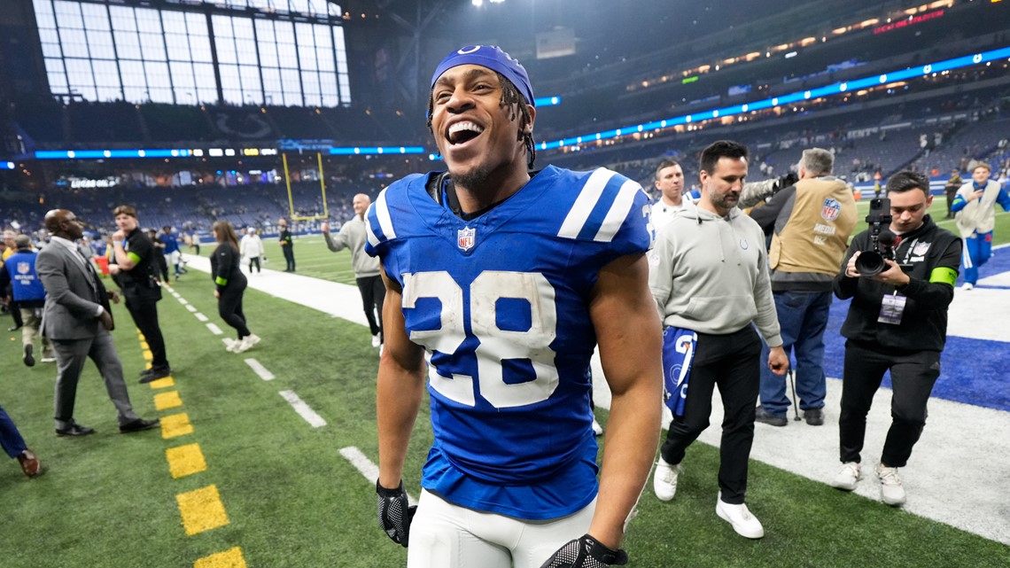 Colts beat Raiders 23-20, setting up wild season finale | wthr.com