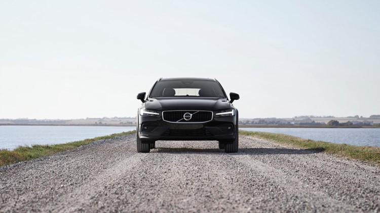 Volvo builds a better turbo wagon in the 2023 cross country | wthr.com