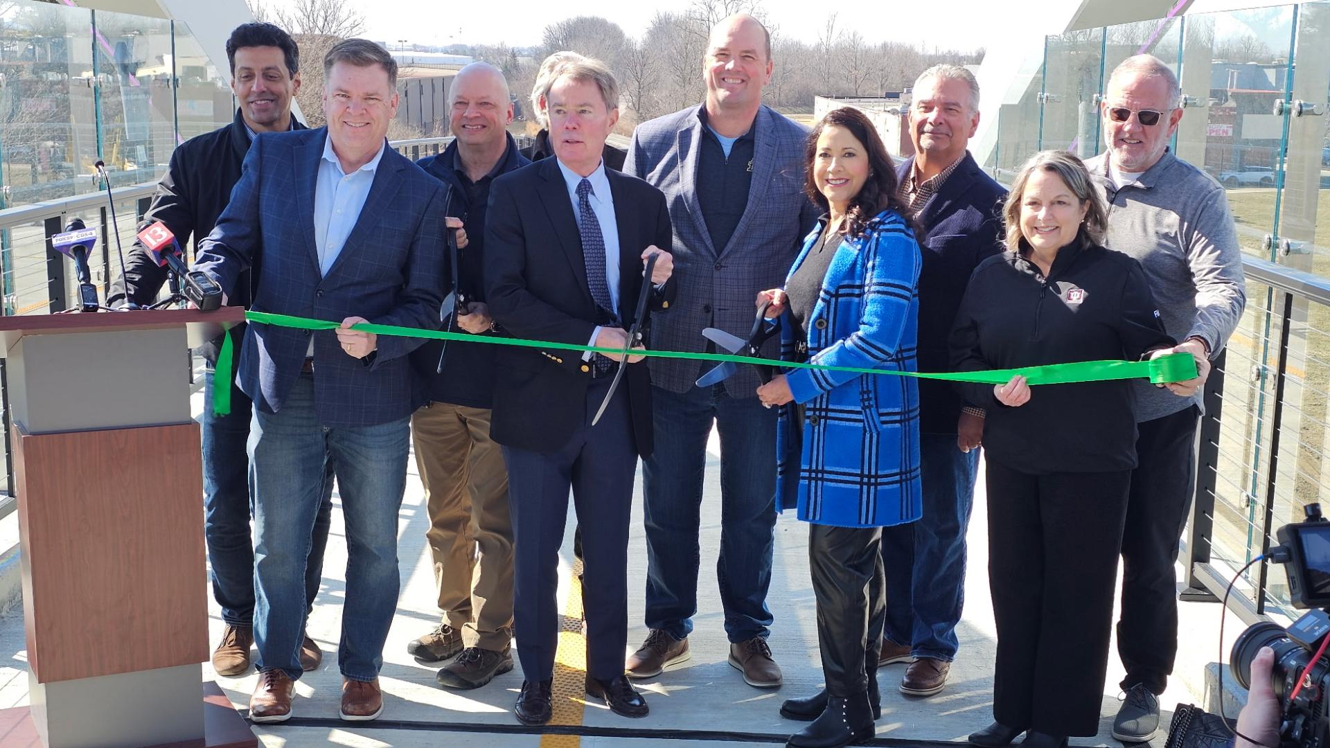 Nickel Plate Trail pedestrian bridge opens over 96th Street in Fishers ...