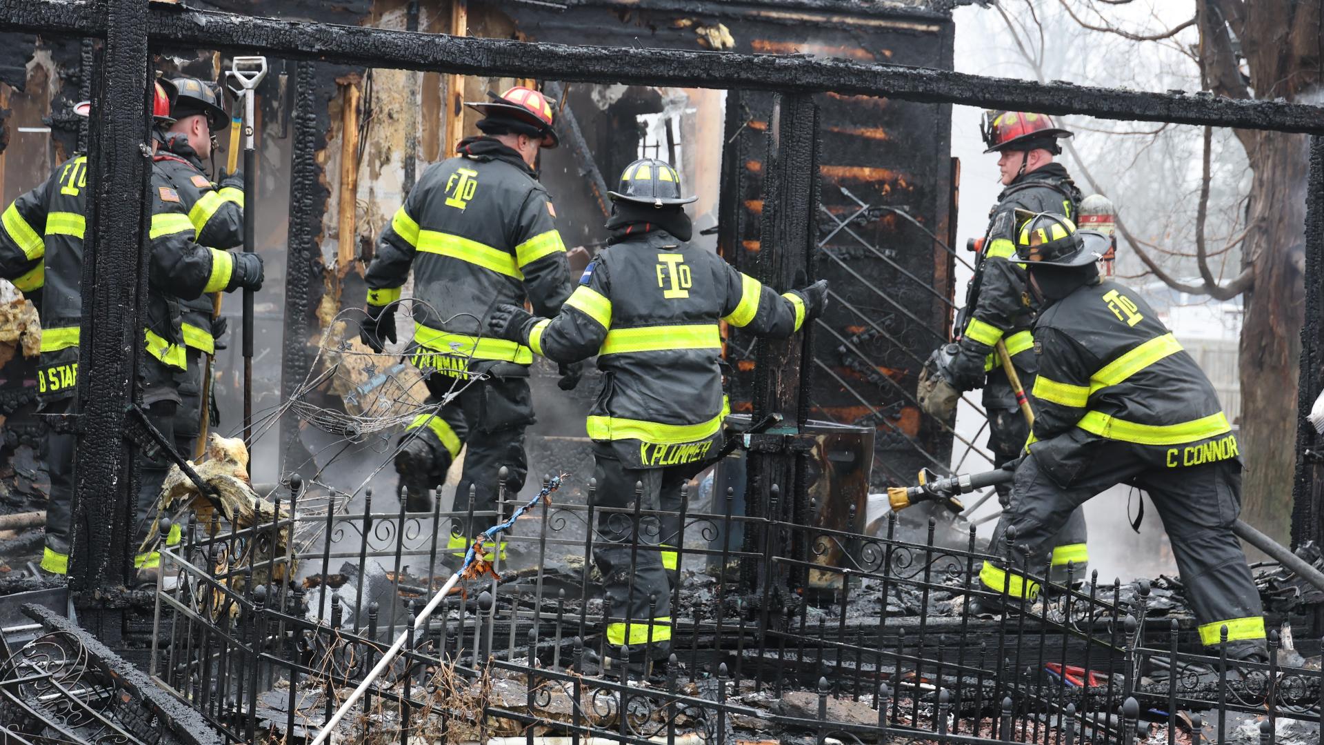 2 kids, 4 adults hospitalized after fire on Indy's east side Christmas ...