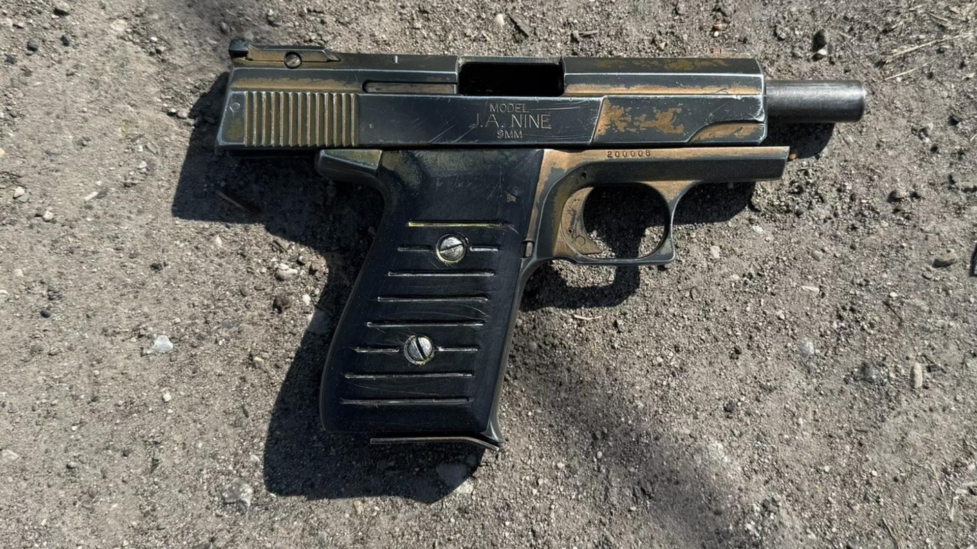 Police shoot suspect after 1 killed, 1 critically injured on Indy's ...