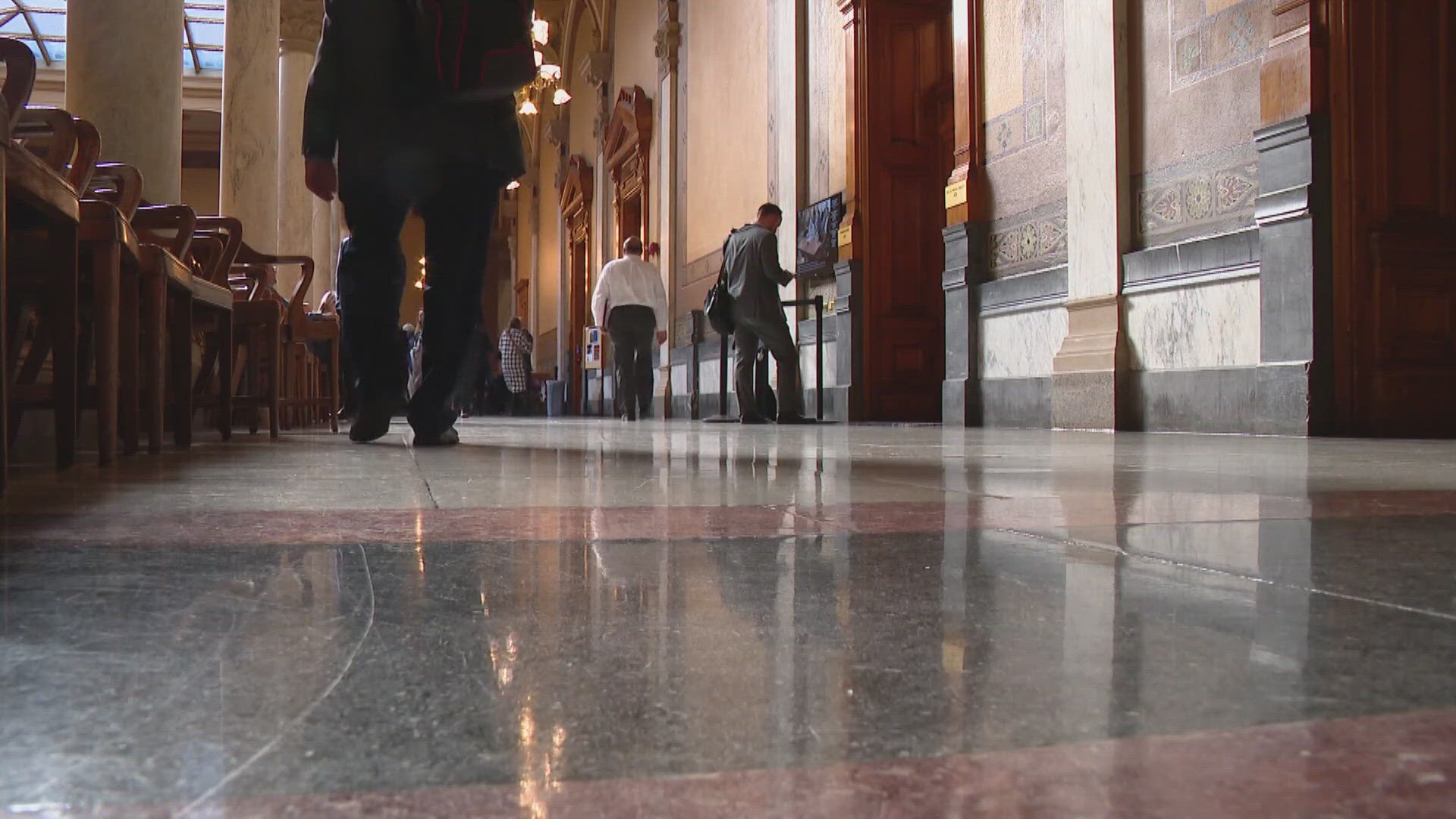 Thousands more Hoosiers sign petition against redistricting | wthr.com