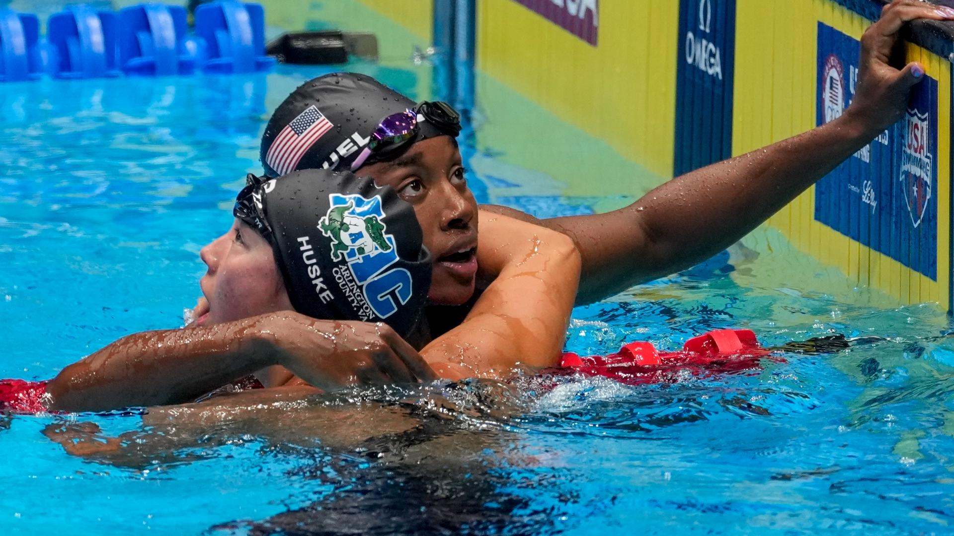 Simone Manuel earns an individual race at the Olympics, winning the 50 ...
