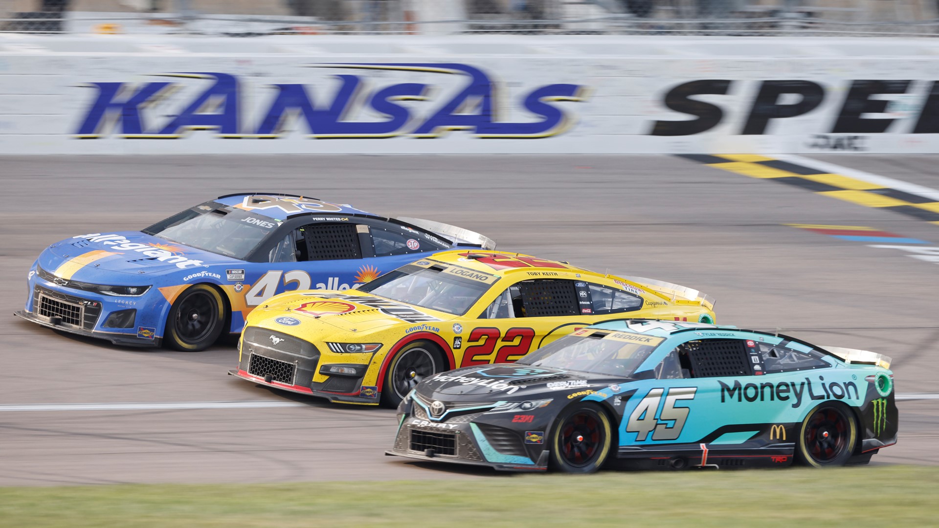 Tyler Reddick wins NASCAR Cup race at Kansas with late charge | wthr.com