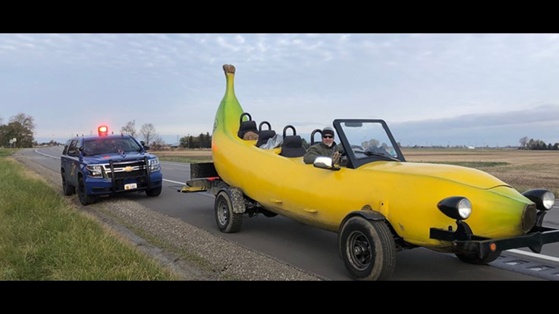 Michigan trooper pulls over banana car, gives driver $20 | wthr.com