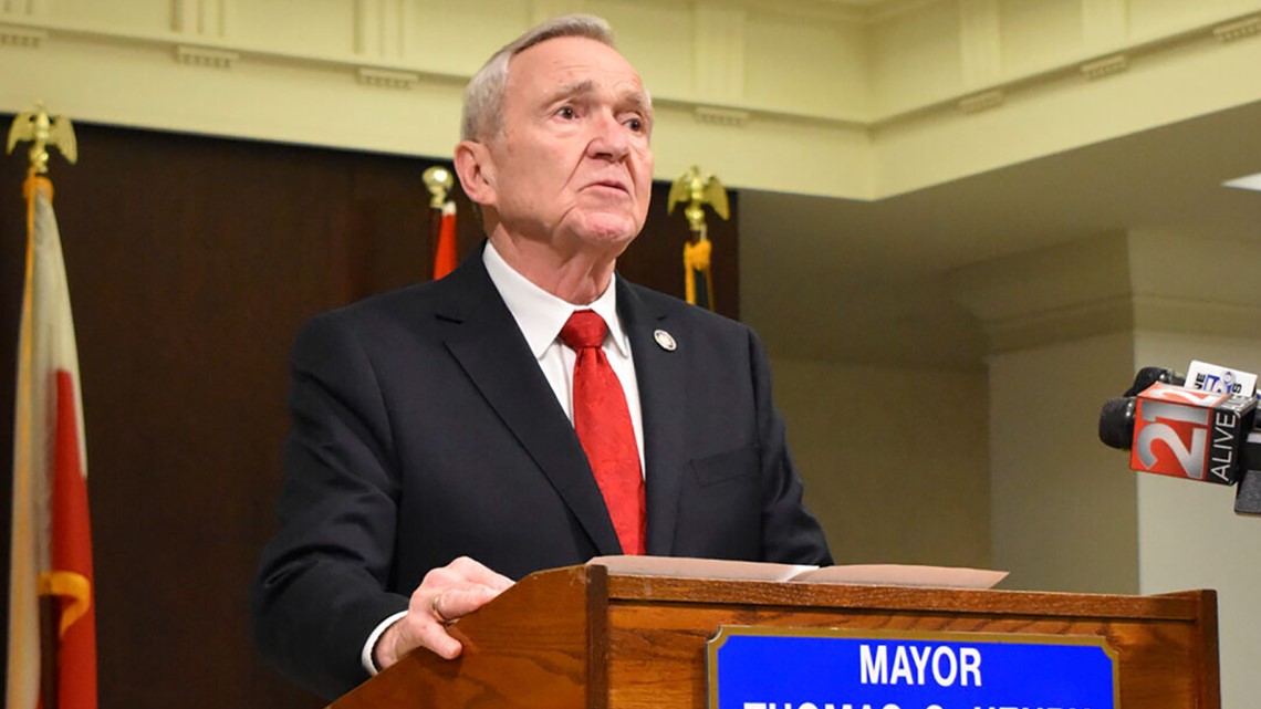 Fort Wayne Mayor Tom Henry dies at 72 after battle with cancer | wthr.com