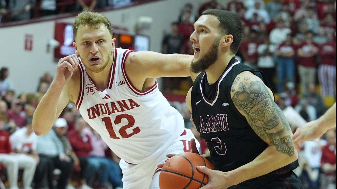 DeVries era opens with a bang as Reed Bailey scores 21 to lead Indiana ...