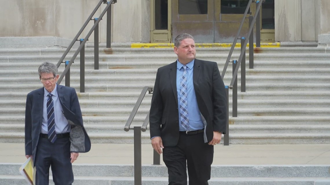 Suspended IMPD officer takes plea deal | wthr.com