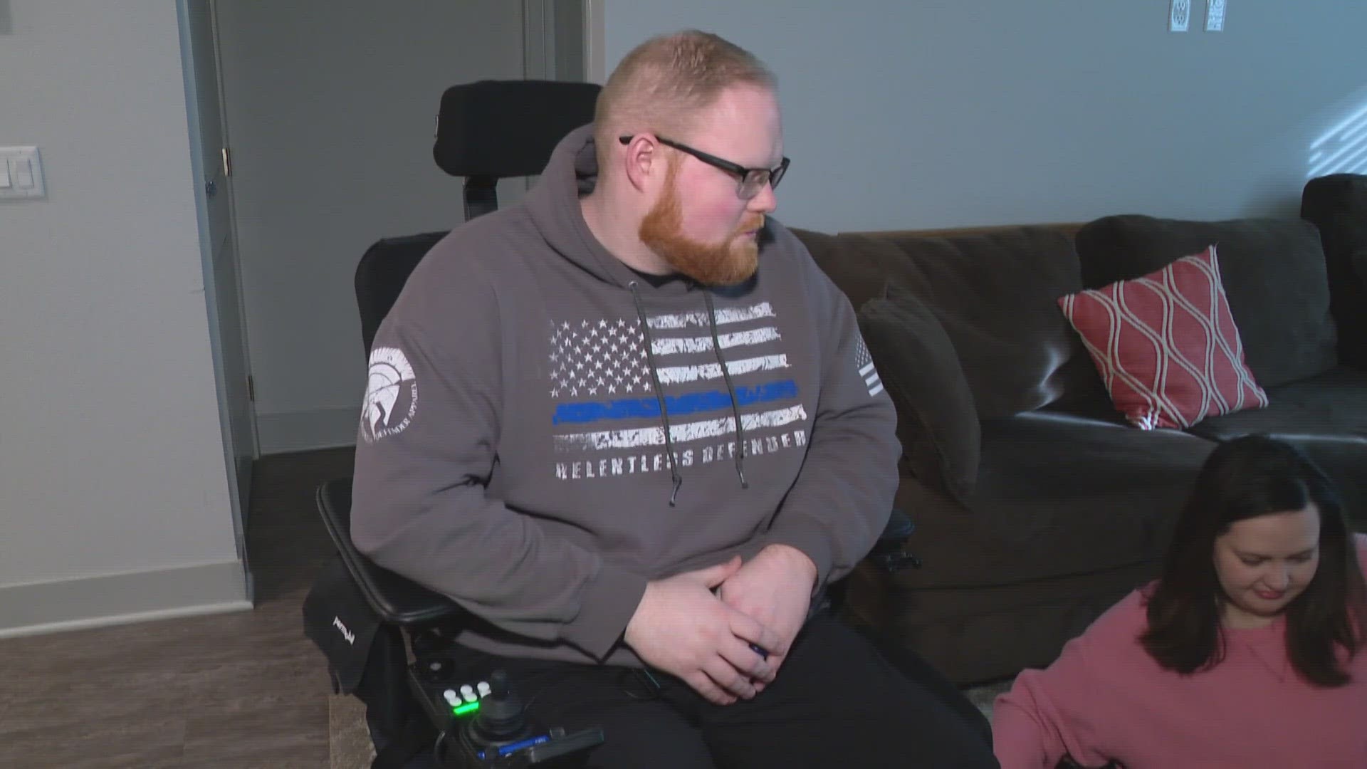 Injured Trafalgar officer receives grant from Running 4 Heroes | wthr.com
