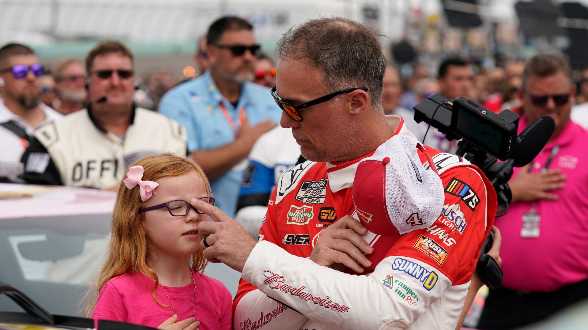 Harvick closes full-time NASCAR racing career with solid Phoenix ...